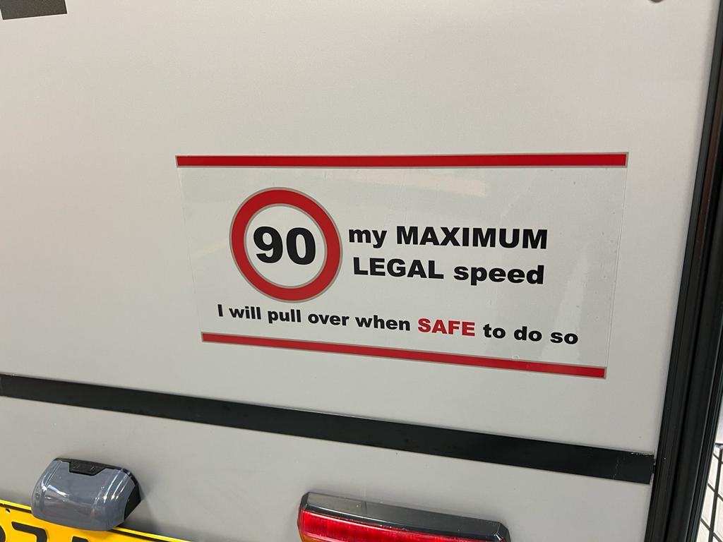 90 km/h Sticker (Clear Background)